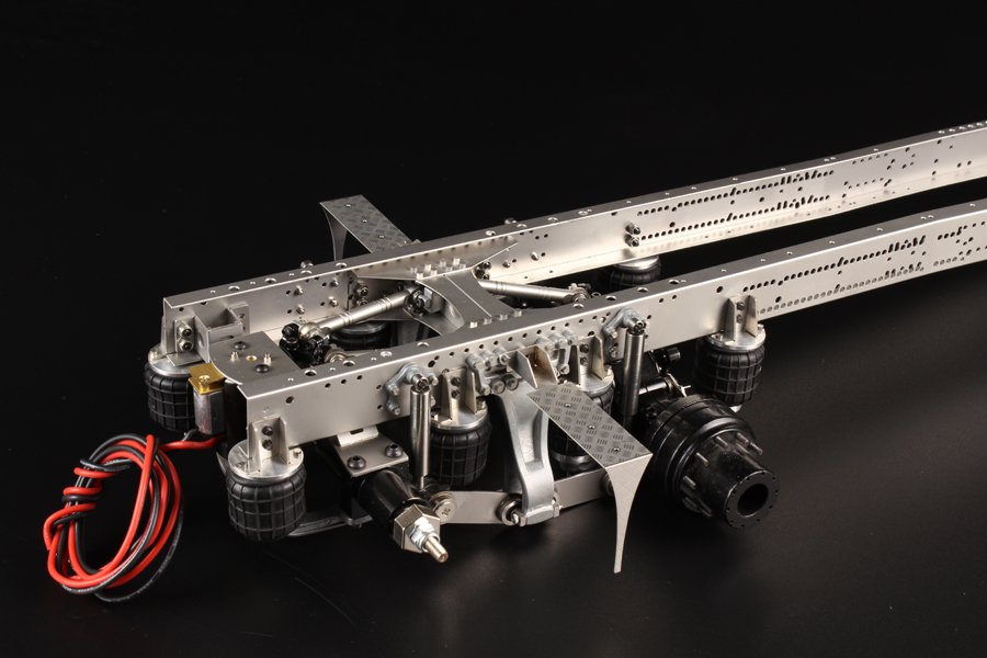 3 axle tractor chassis (rear axle lift) - LXYRC