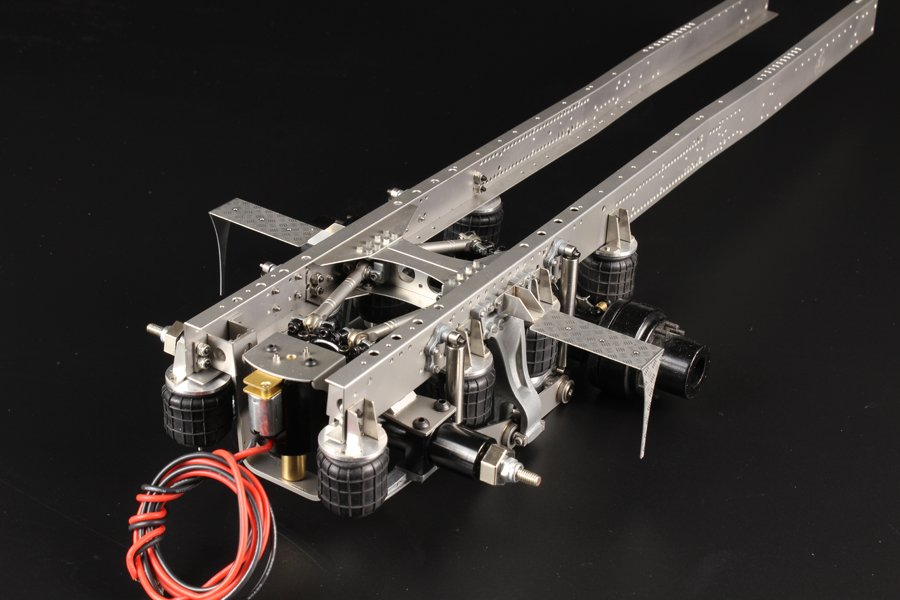 3 axle tractor chassis (rear axle lift) - LXYRC