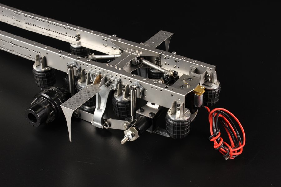 3 axle tractor chassis (rear axle lift) - LXYRC