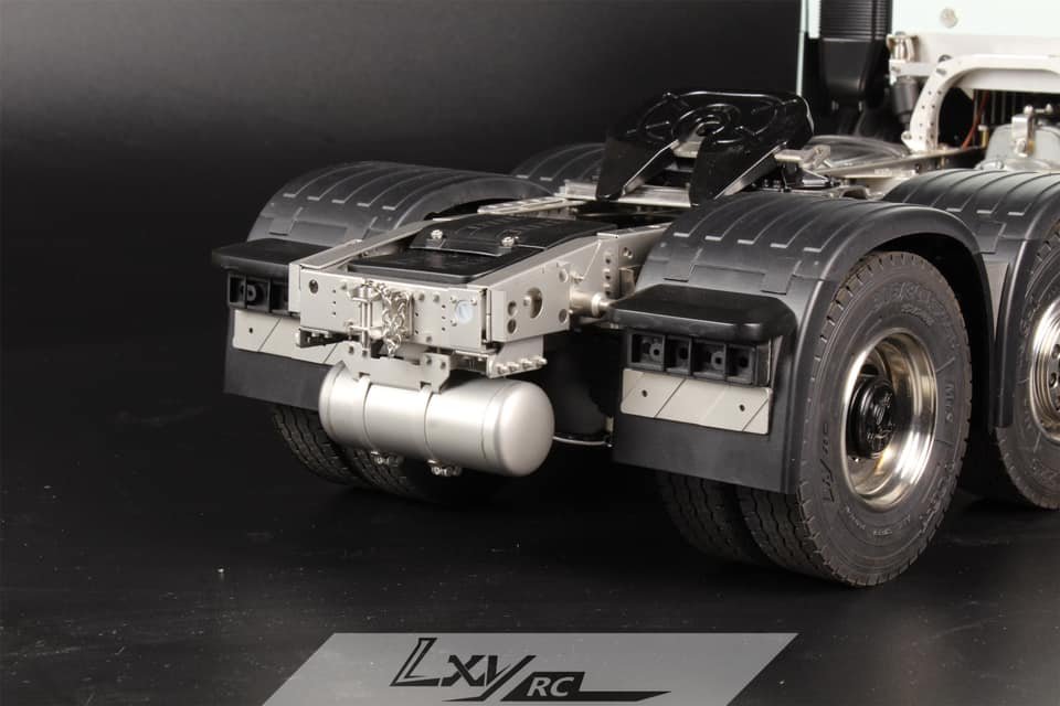 3 axle tractor chassis (2 steer) - LXYRC